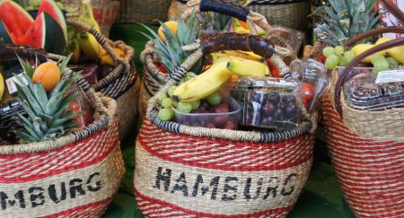 Fischmarkt Hamburg: Marktschreier, Fischbrötchen und Tulpen